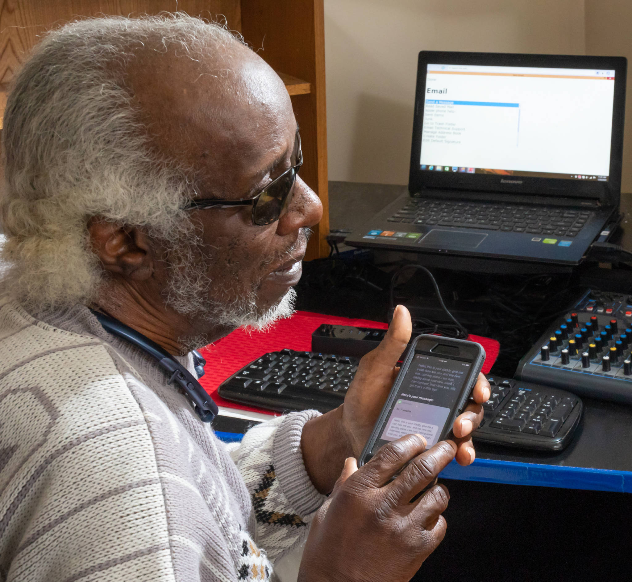 National Deafblind Equipment Program | iCanConnect